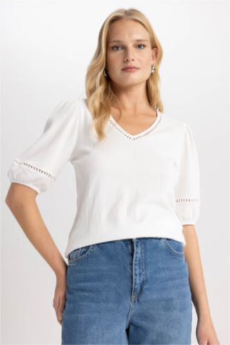Beyaz Kadın Traditional Regular Fit V Yaka Kısa Kollu Tişört 2820796 ...