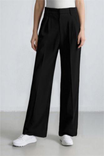 Black WOMAN Normal Waist Wide Leg Trousers 3309086 | DeFacto