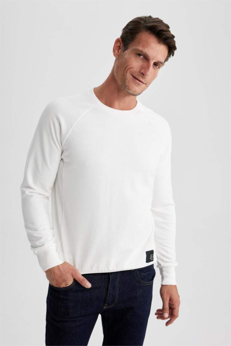 White MAN Regular Fit Crew Neck Woven Label Basic Sweatshirt 2855963 ...