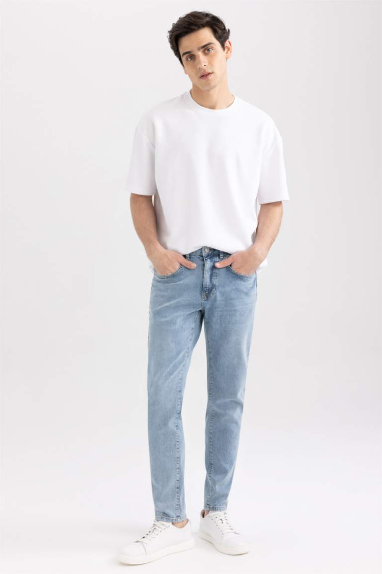 Blue MAN Slim Tapered Fit Narrow Fit Normal Waist Tapered Leg Jeans ...