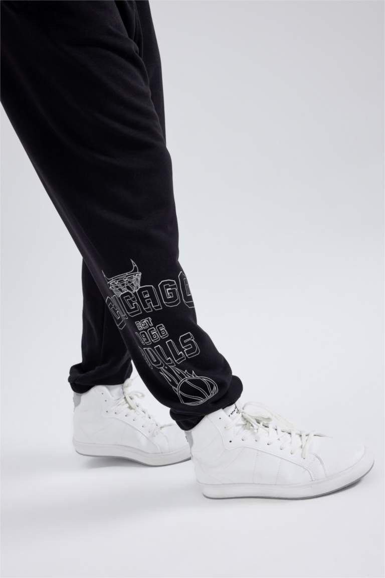 Black MAN DeFactoFit Standard Fit Chicago Bulls Licensed Jogger ...