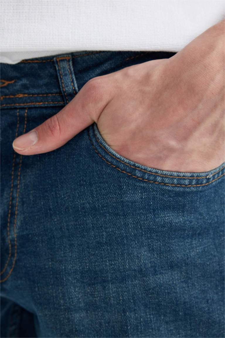 Green MAN Pedro Slim Fit Slim Fit Normal Waist Narrow Leg Jeans 2820595 ...