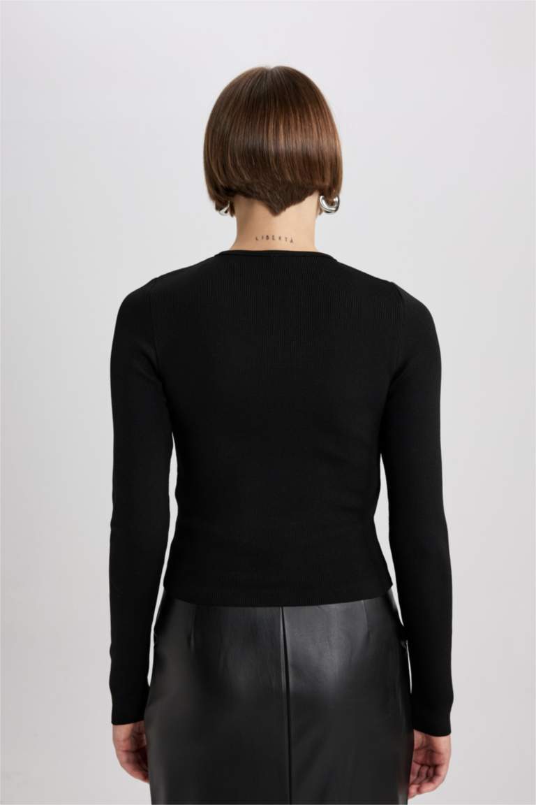 Black WOMAN Fitted Crew Neck Ribana Pullover 2995464 | DeFacto