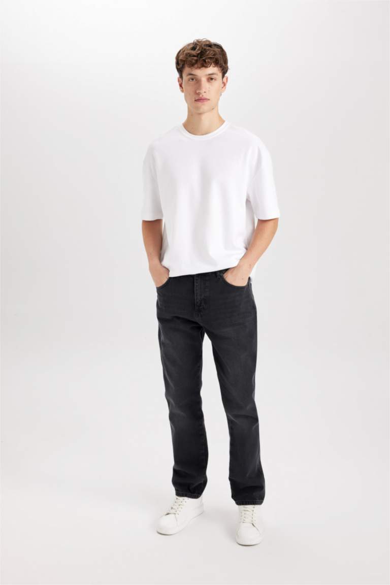 Black Man Straight Fit Normal Waist Pipe Leg Jeans 3190451 DeFacto Black Man Straight Fit Normal Waist Pipe Leg Jeans 3190451 DeFacto