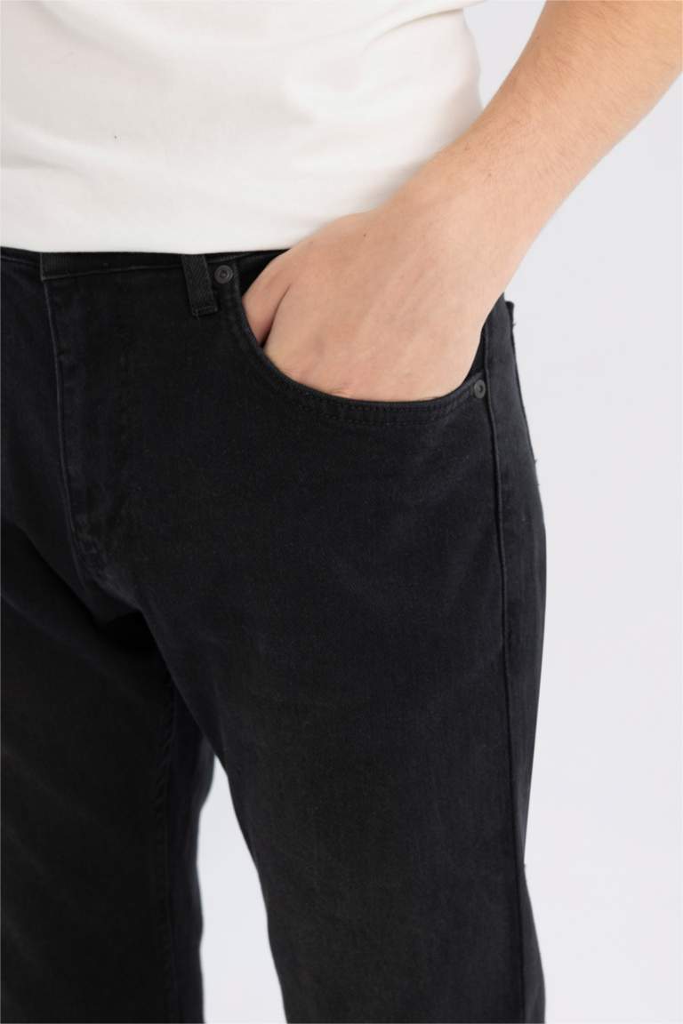 Black MAN Sergio Regular Fit Normal Waist Straight Leg Jeans 3170372 ...