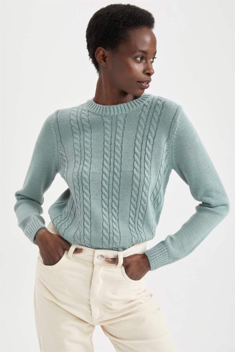 Turquoise WOMAN Regular Fit Crew Neck Pullover 2466243 | DeFacto