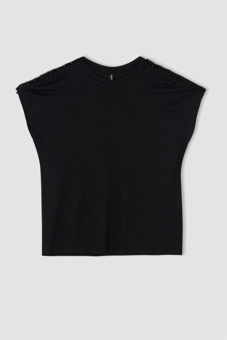 Siyah Kadın Traditional Regular Fit Dantelli Yarasa Kollu Tişört ...