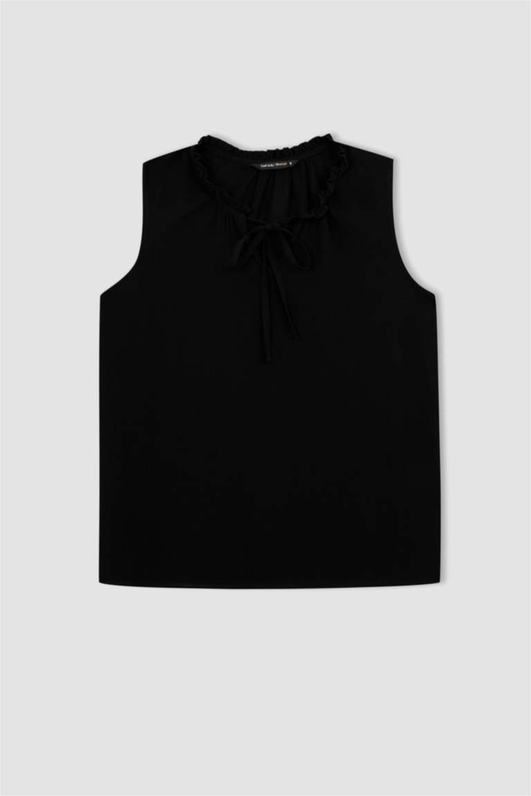 Siyah Kadın Regular Fit Fırfırlı Yaka Krinkıl Kumaş Kolsuz Bluz 2505633 ...