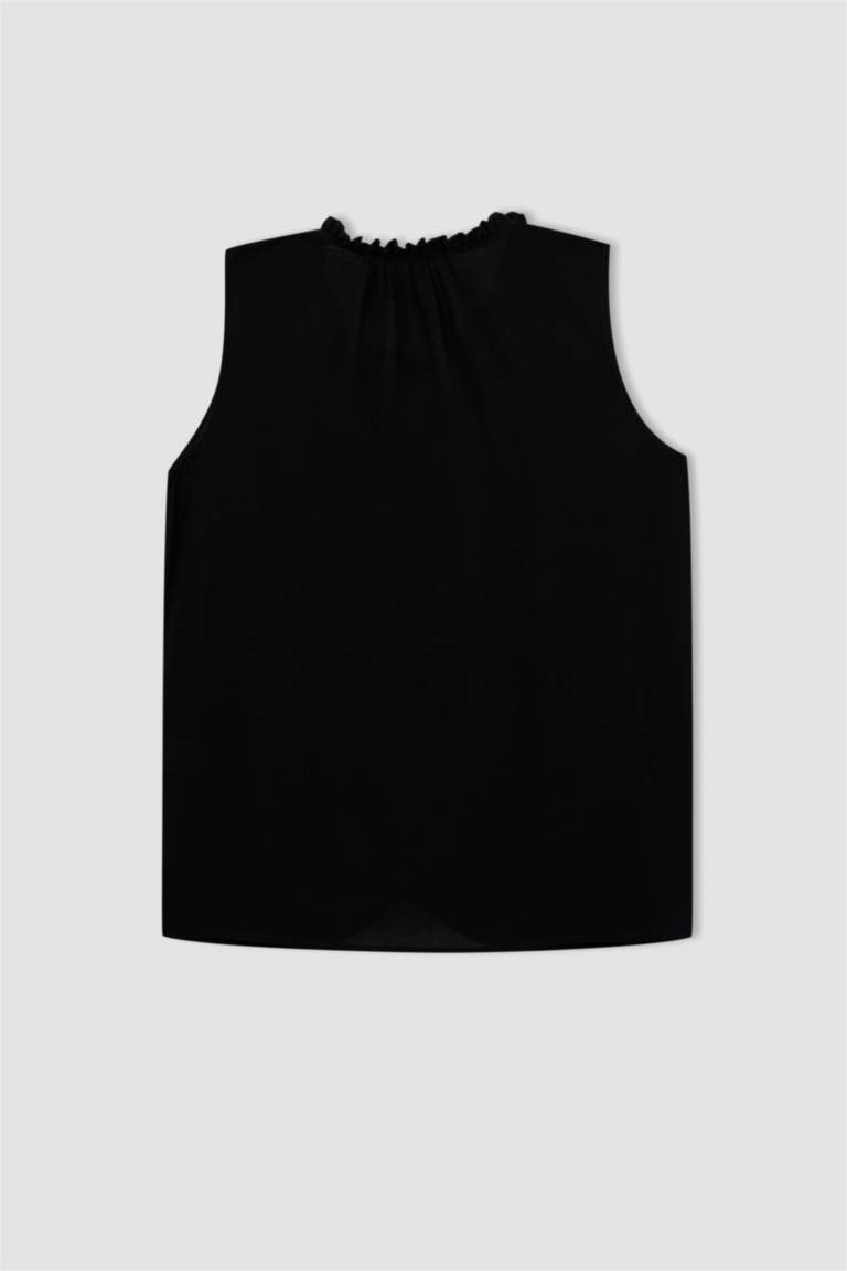 Siyah Kadın Regular Fit Fırfırlı Yaka Krinkıl Kumaş Kolsuz Bluz 2505633 ...