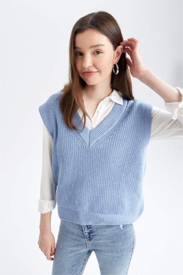 Blue WOMAN Oversize Fit V-Neck Vest 2449289 | DeFacto