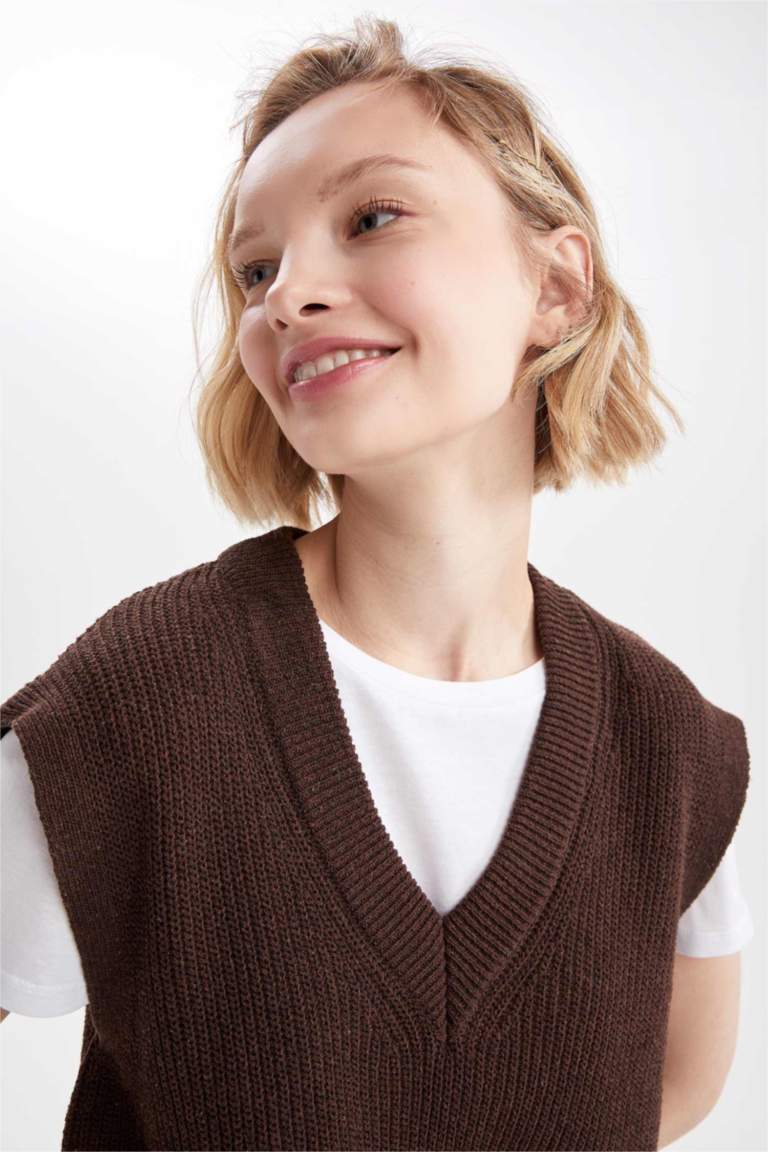 Brown WOMAN Oversize Fit V-Neck Vest 2449290 | DeFacto