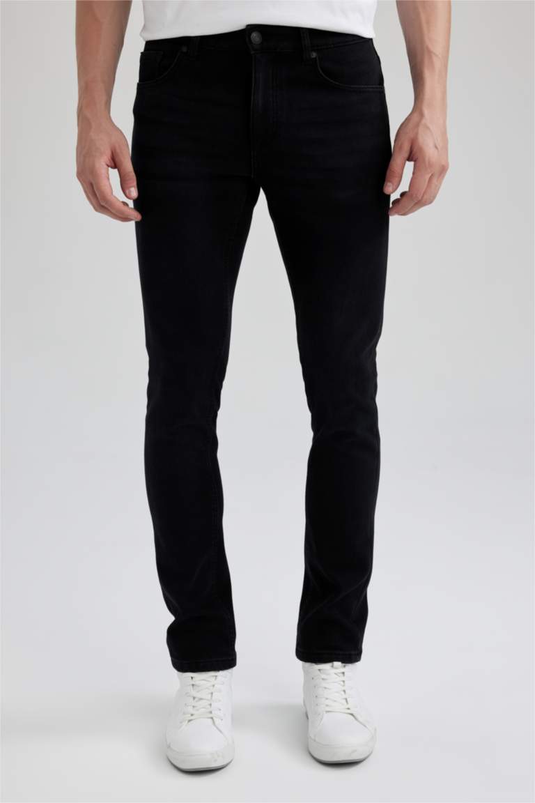 Black MAN Pedro Slim Fit Normal Waist Narrow Leg Jeans 2526716 | DeFacto
