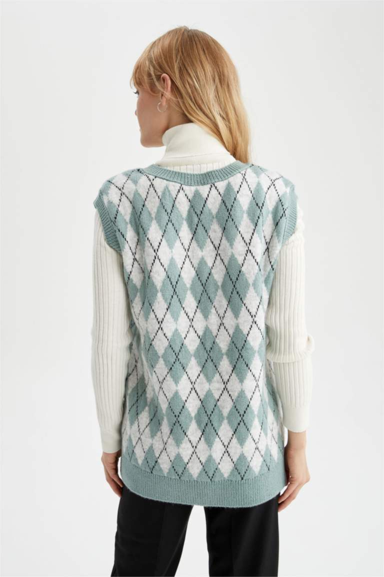 Turquoise Woman Regular Fit V Neck Diamond Print Sweater 2354428 | DeFacto