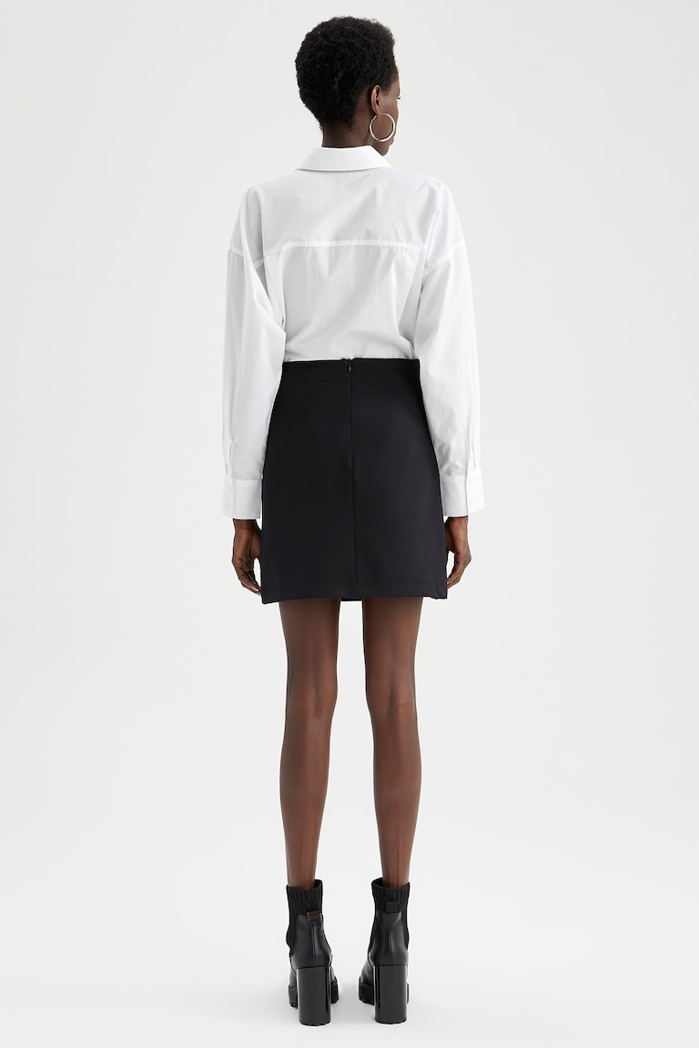 Black WOMAN A Cut Side Split Mini Skirt 2432025 | DeFacto