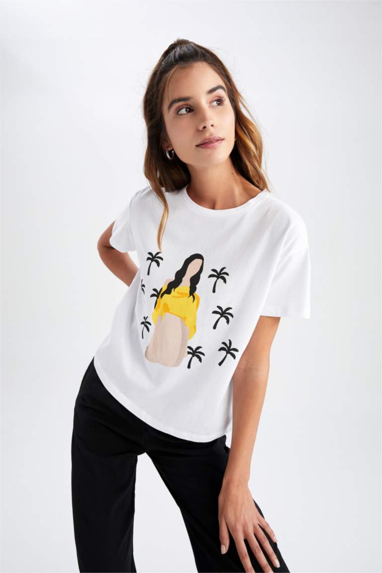 White WOMAN Boxy Fit Short Sleeve Girl Print T-Shirt 2508710 | DeFacto