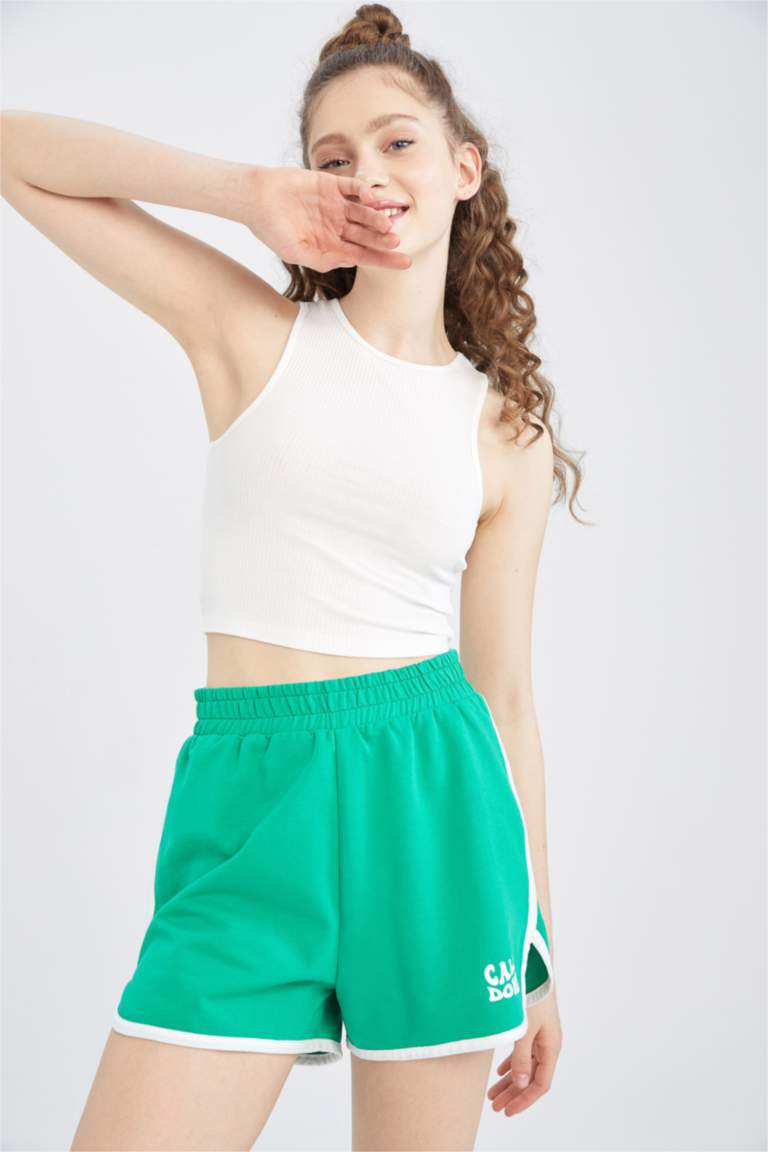 Green Woman Coool Regular Fit Shorts 2523555 | DeFacto
