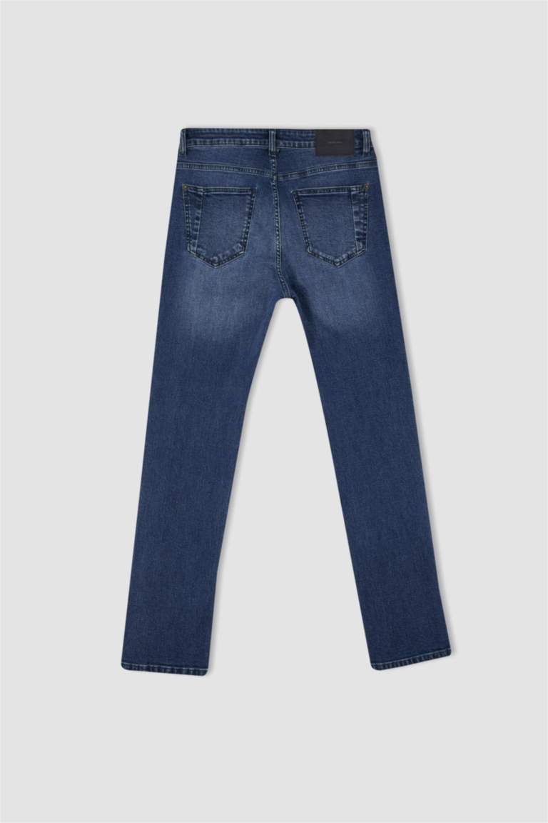 Blue MAN Sergio Regular Fit Normal Waist Pipe Leg Jeans 2706793 | DeFacto