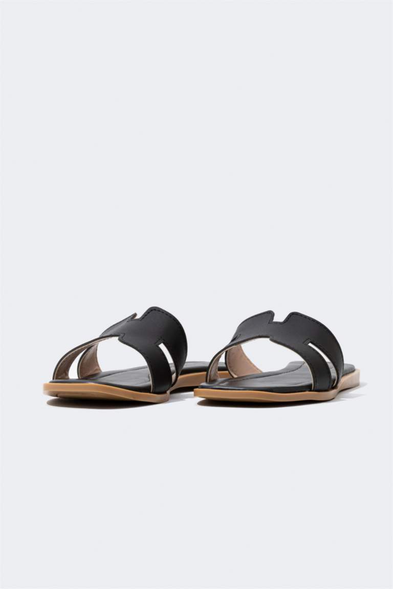 Black WOMAN Woman Flat Sole Slipper 2533410 | DeFacto