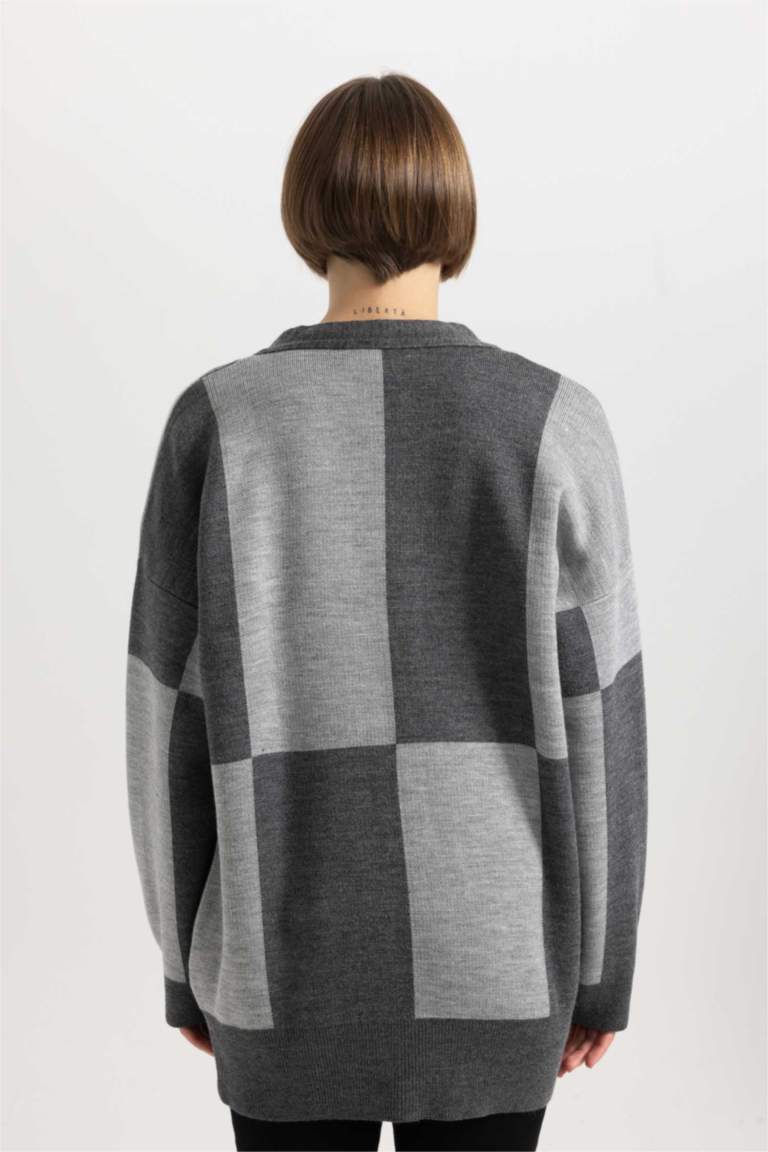 Anthracite WOMAN Relax Fit V-Neck Cardigan 2910564 | DeFacto