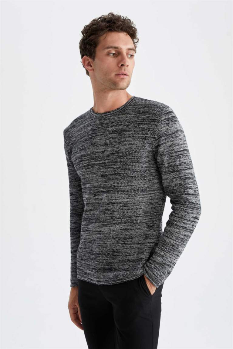 Black MAN Regular Fit Crew Neck Pullover 2646987 | DeFacto