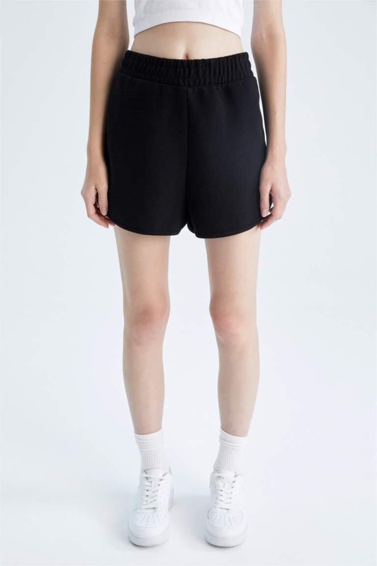 Black WOMAN Coool Basic Ottoman Shorts 2671043 | DeFacto