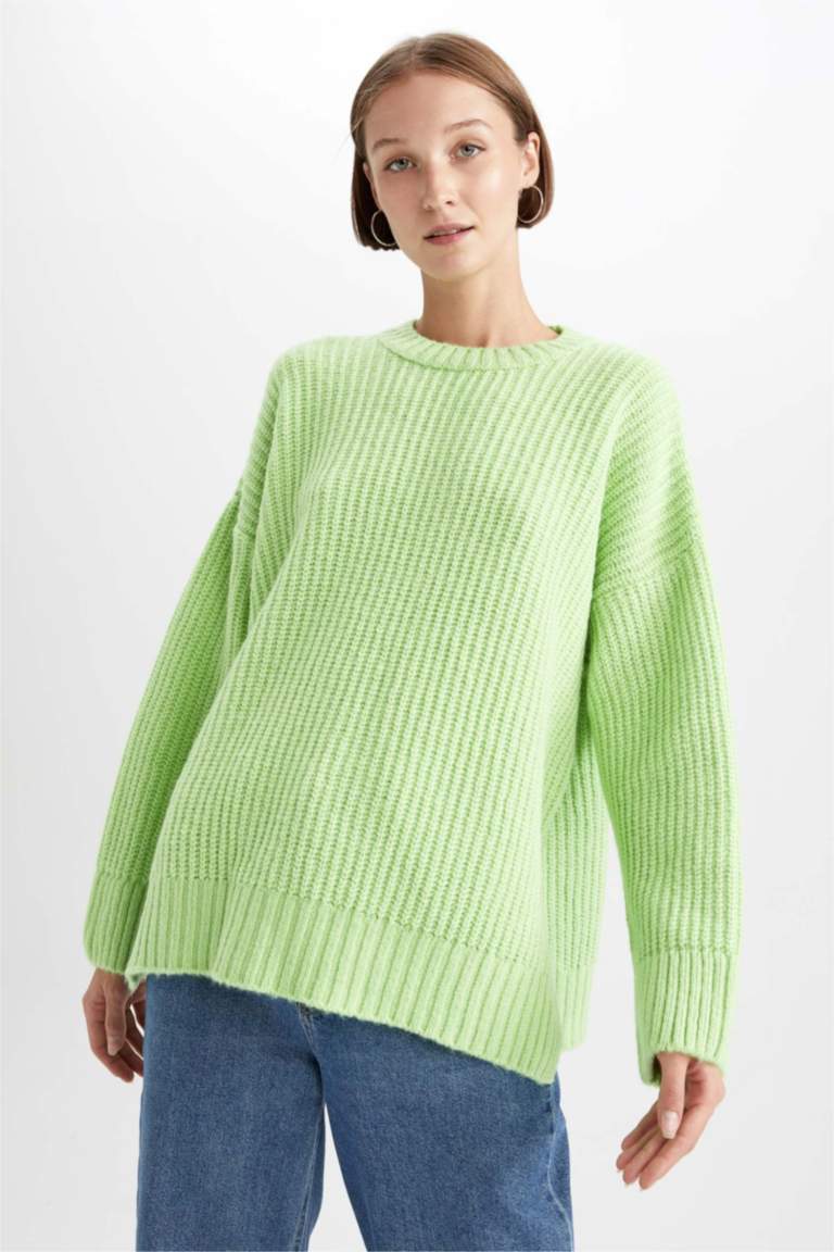 Green WOMAN Oversize Fit Crew Neck Thessaloniki Fabric Pullover 2723232 ...