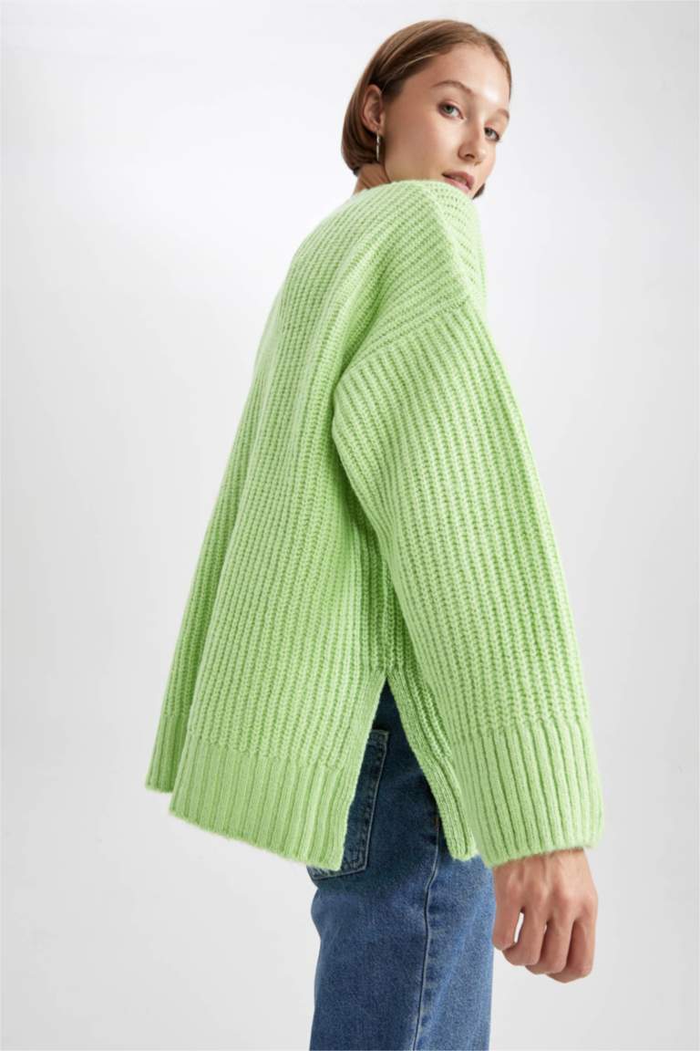 Green WOMAN Oversize Fit Crew Neck Thessaloniki Fabric Pullover 2723232 ...