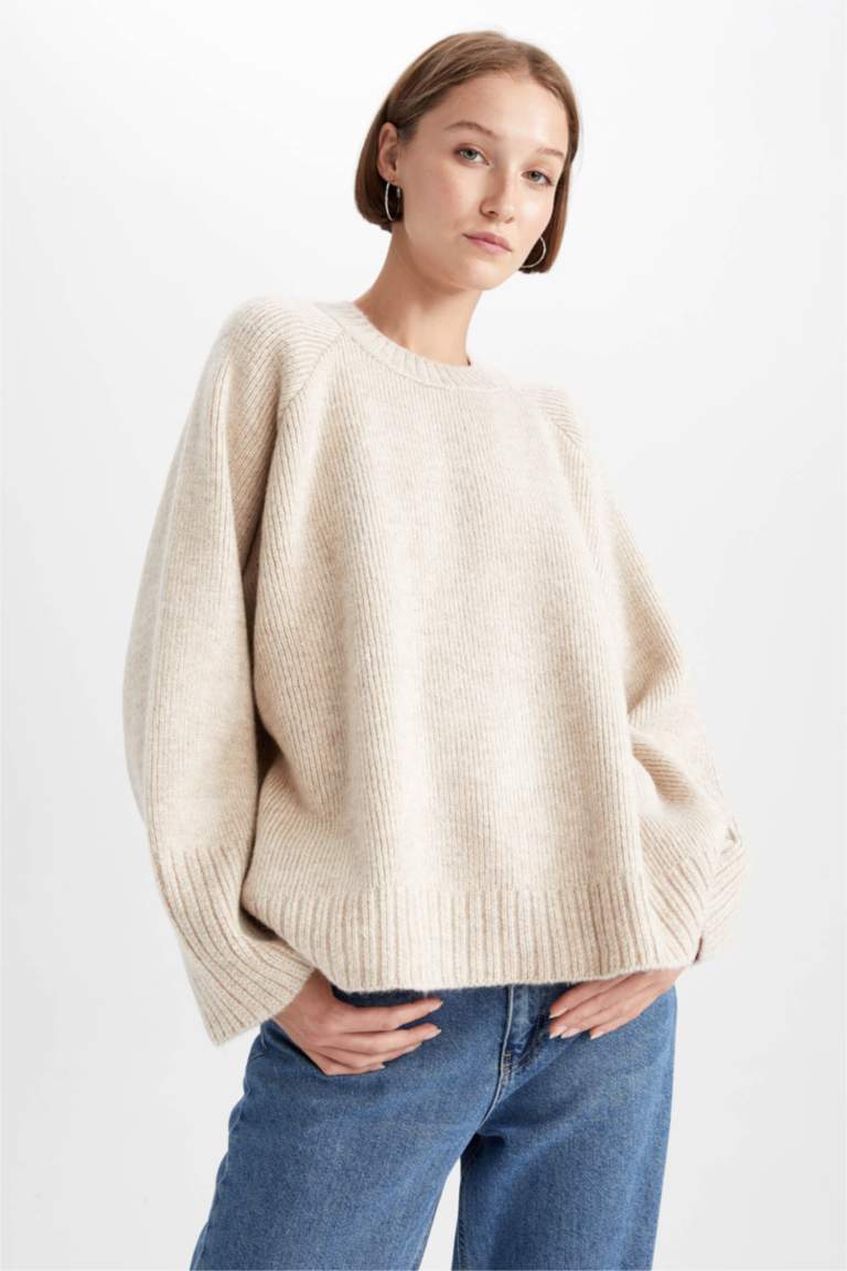 Ecru WOMAN Oversize Fit Crew Neck Pullover 2723009 | DeFacto
