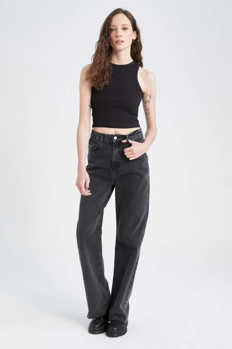 Black Woman 90's Wide Leg Cut-Off Jeans 2768273 | DeFacto