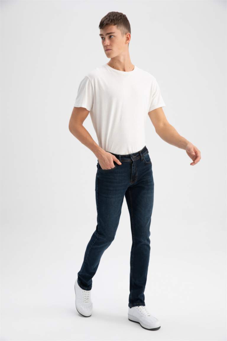 Blue MAN Pedro Slim Fit Slim Fit Normal Waist Narrow Leg Jeans 2743782 ...