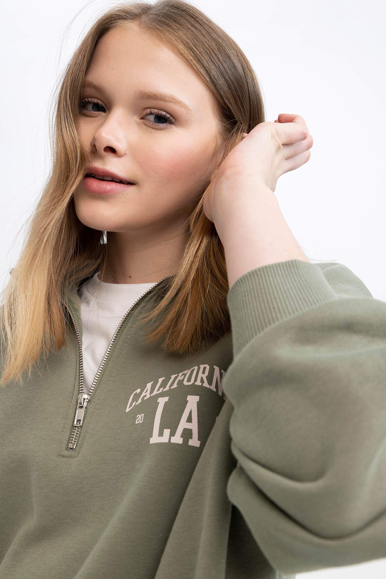 Khaki Woman Coool Oversize Fit Sweatshirt 2779895 | DeFacto