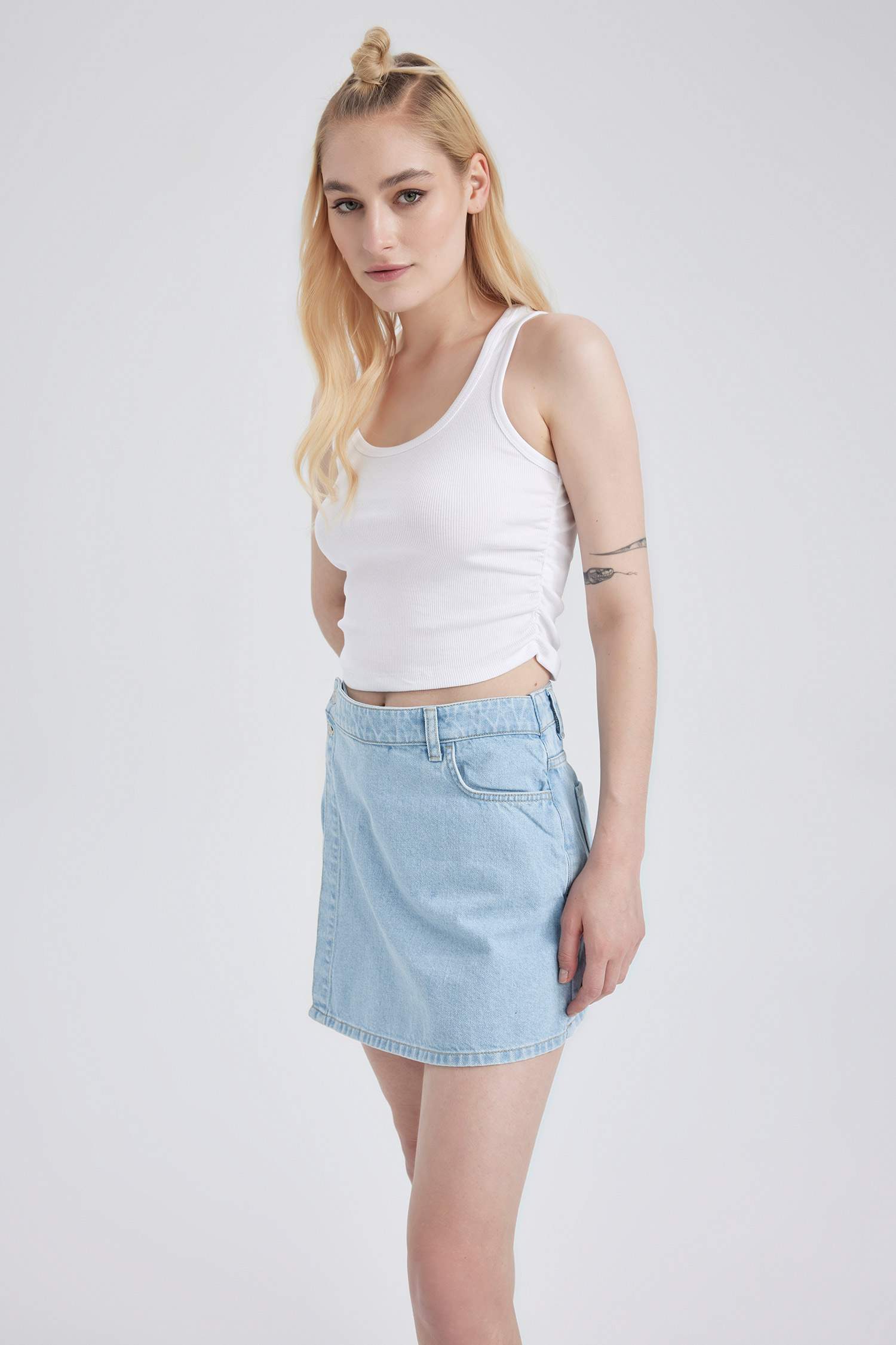 Blue Woman Jean Normal Waist Short 2807456 | DeFacto
