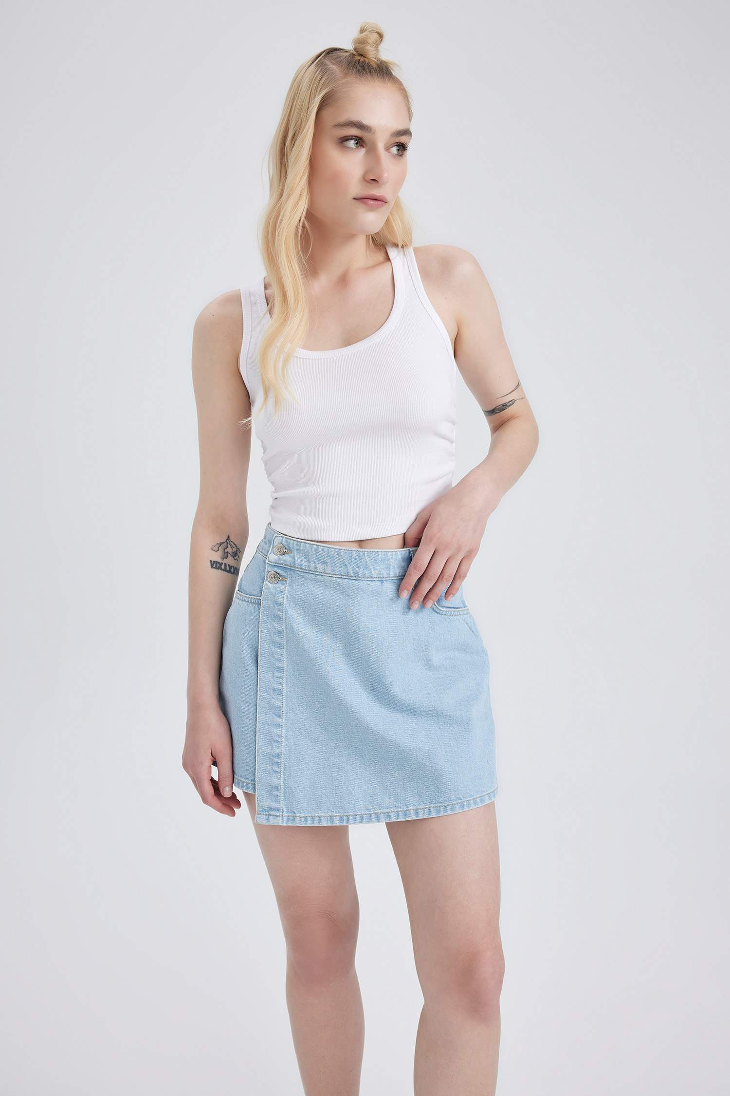 Blue Woman Jean Normal Waist Short 2807456 | DeFacto