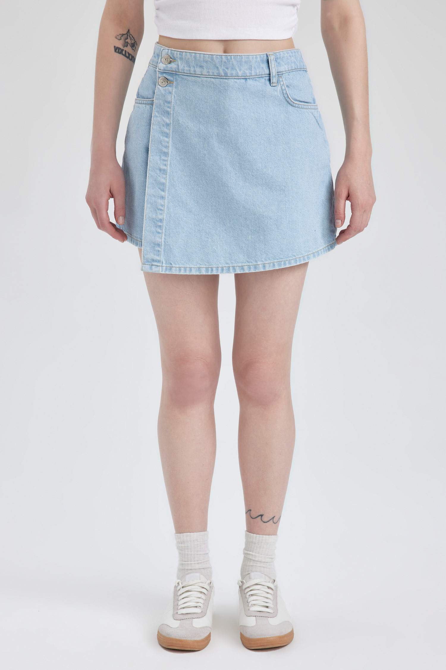 Blue Woman Jean Normal Waist Short 2807456 | DeFacto