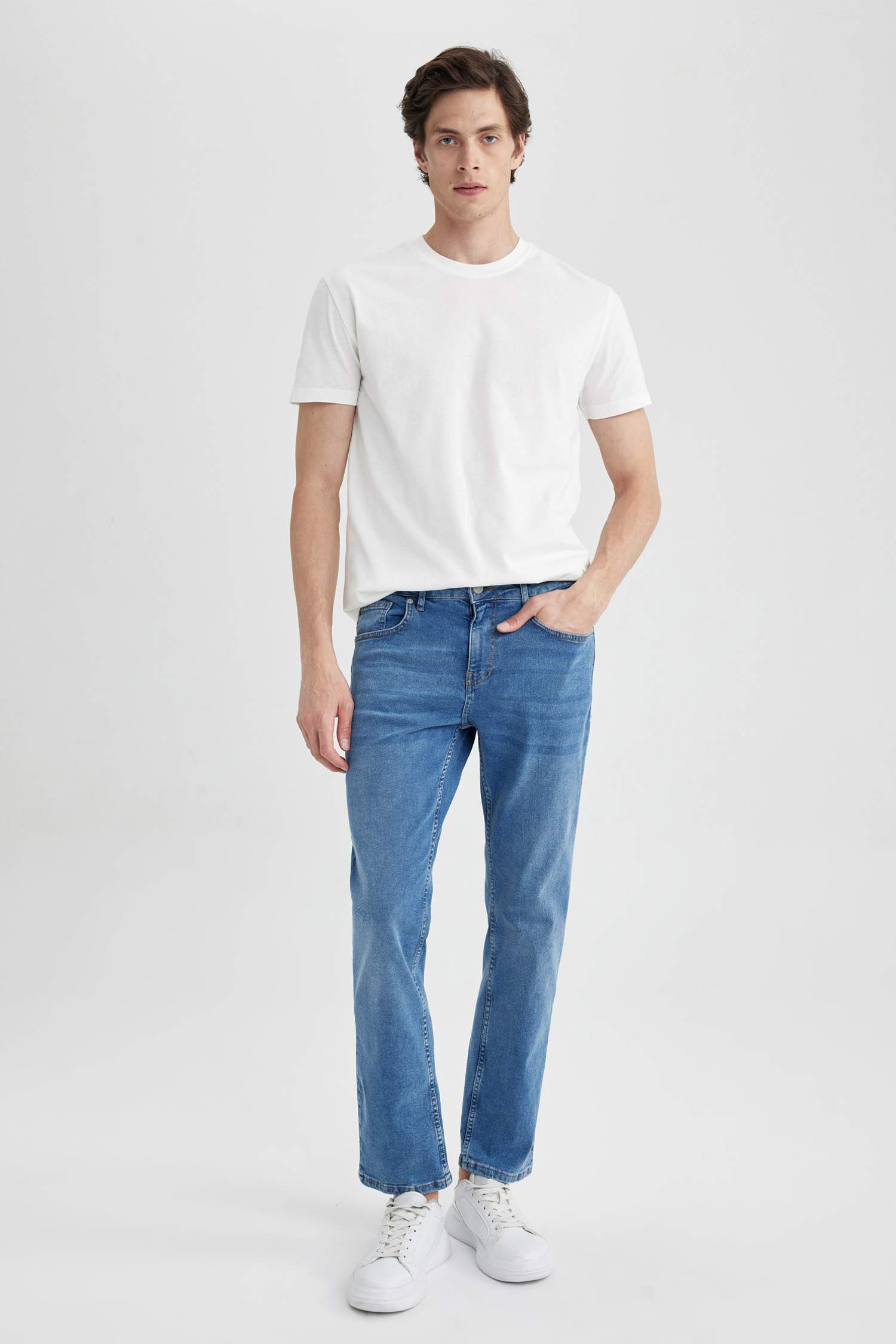 Blue MAN Sergio Regular Fit Normal Waist Pipe Leg Jeans 2803247 | DeFacto