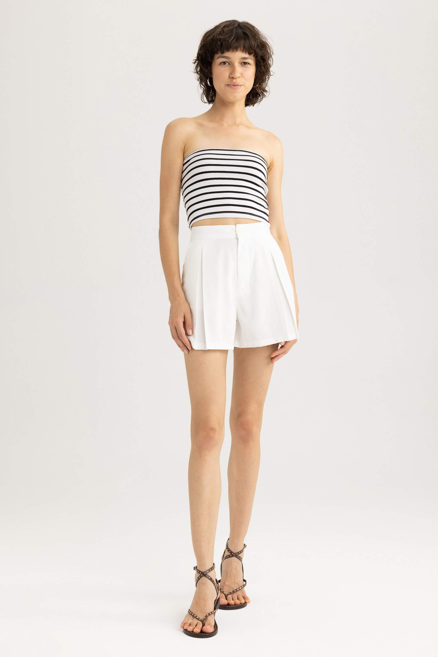 Ecru Woman Relax Fit High waist Short 2843297 | DeFacto