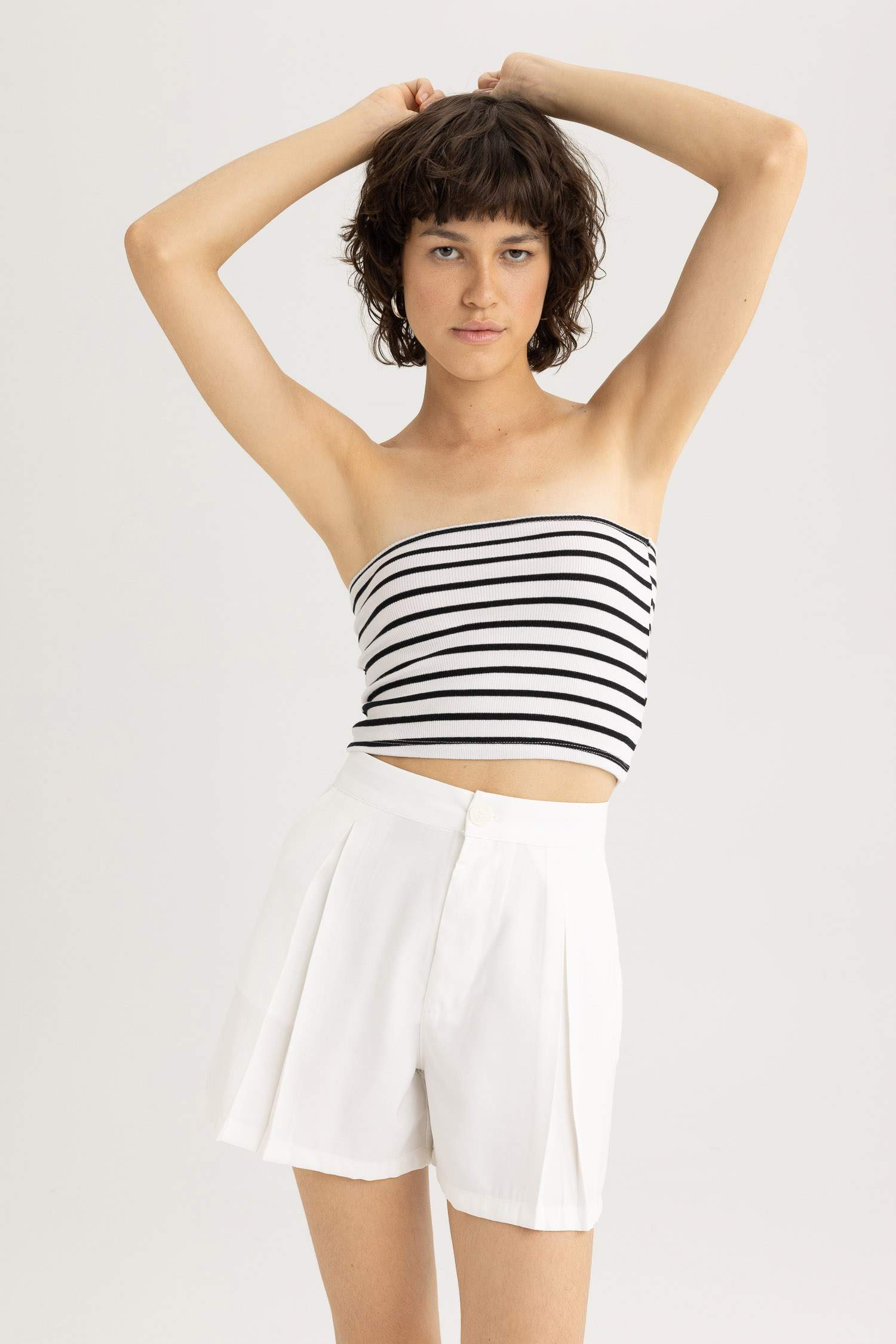 Ecru Woman Relax Fit High waist Short 2843297 | DeFacto