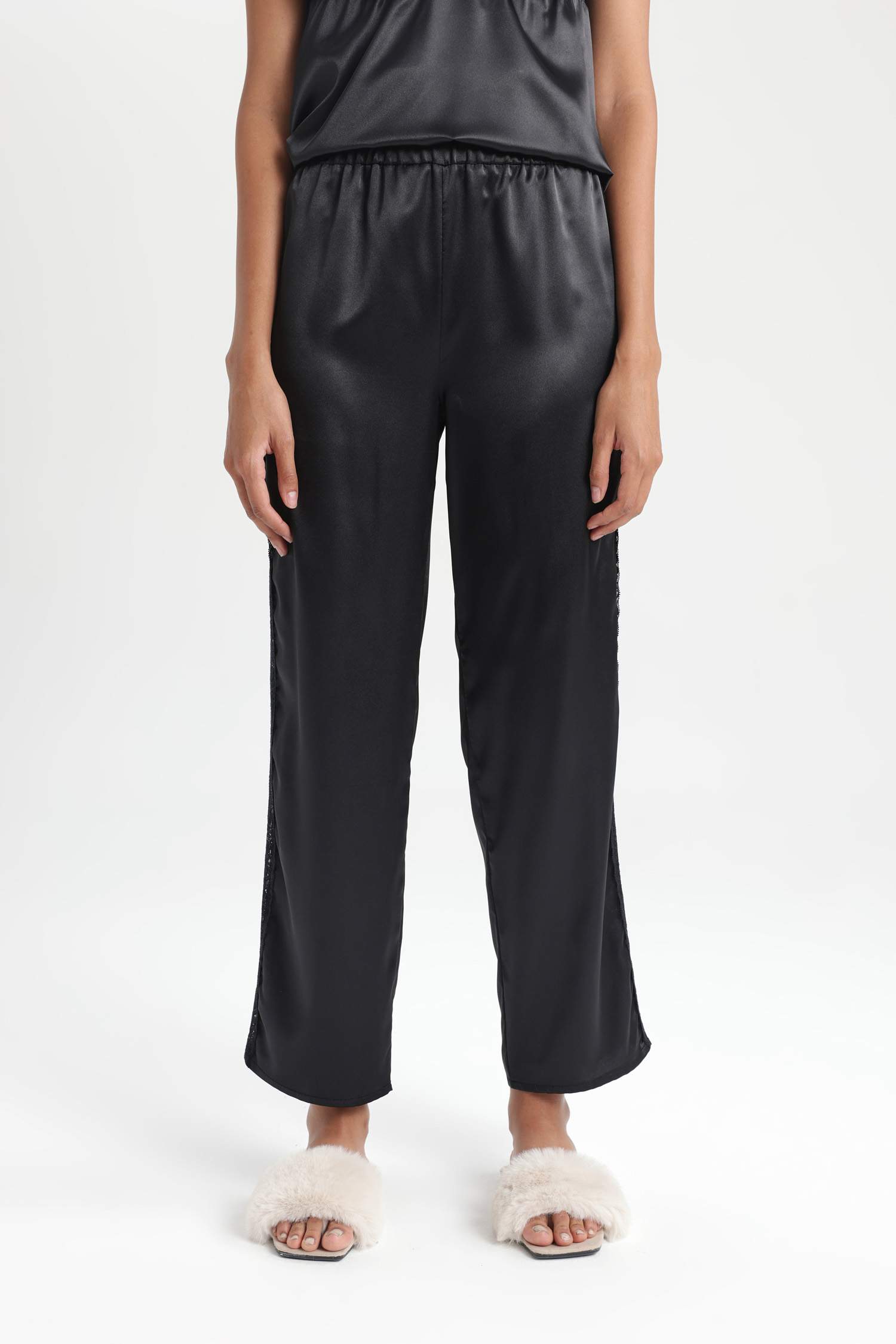 Black Woman Regular Fit Woven Bottoms 2837773 | DeFacto