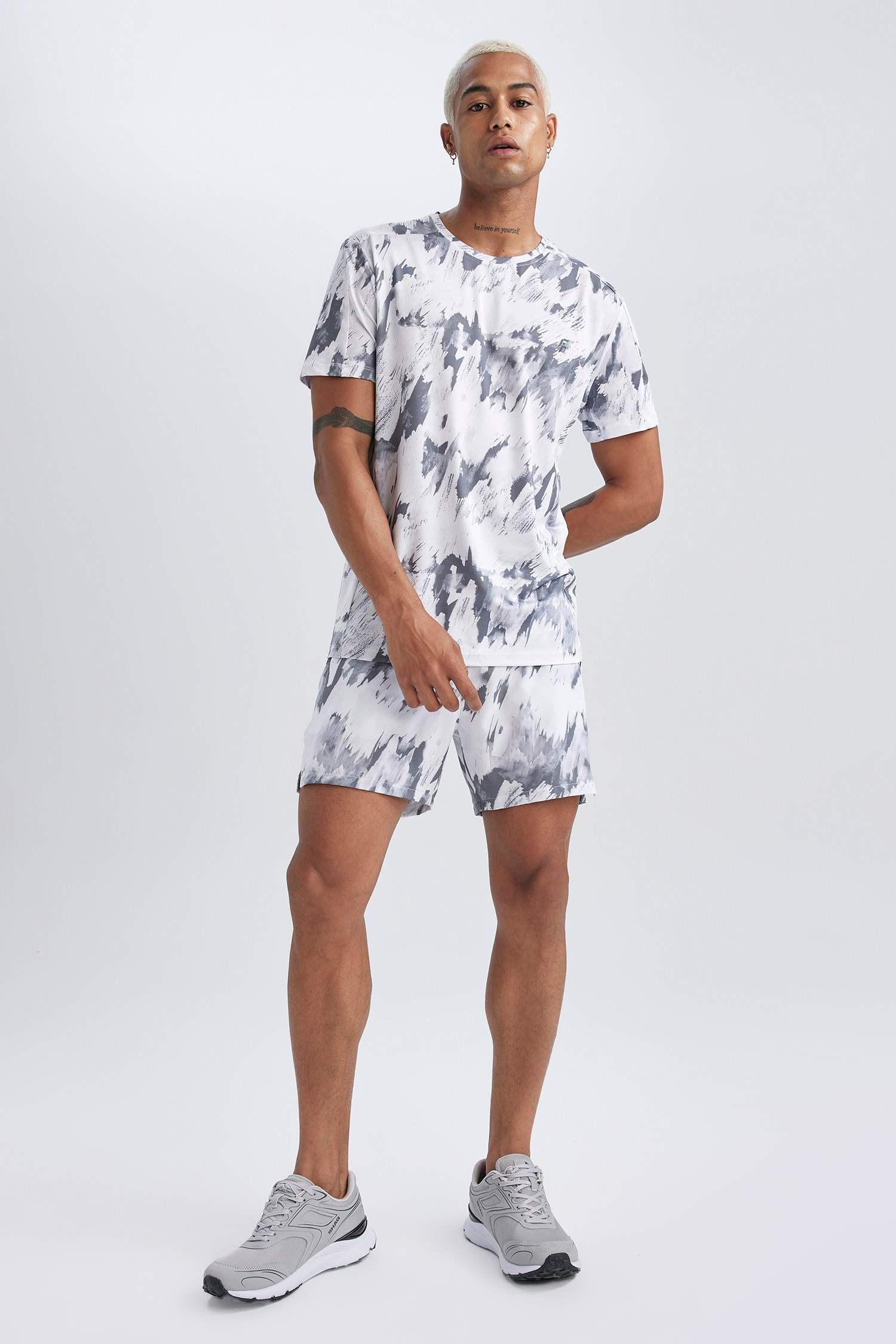 Beyaz Erkek DeFactoFit Standart Fit Bisiklet Yaka Desenli Tişört ...