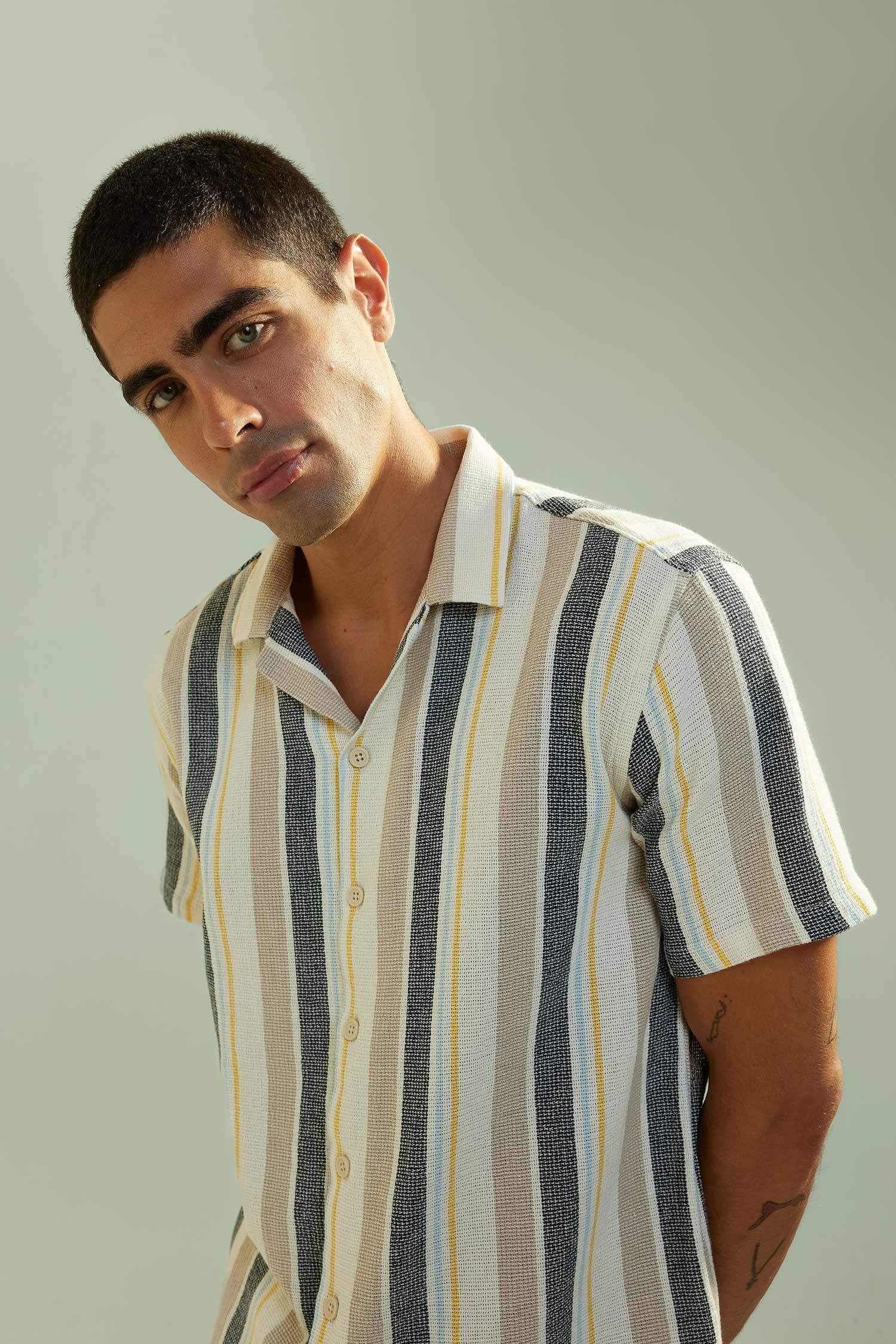 Ecru MAN Modern Fit Apache Neck Cotton Short Sleeve Shirt 2840074 | DeFacto