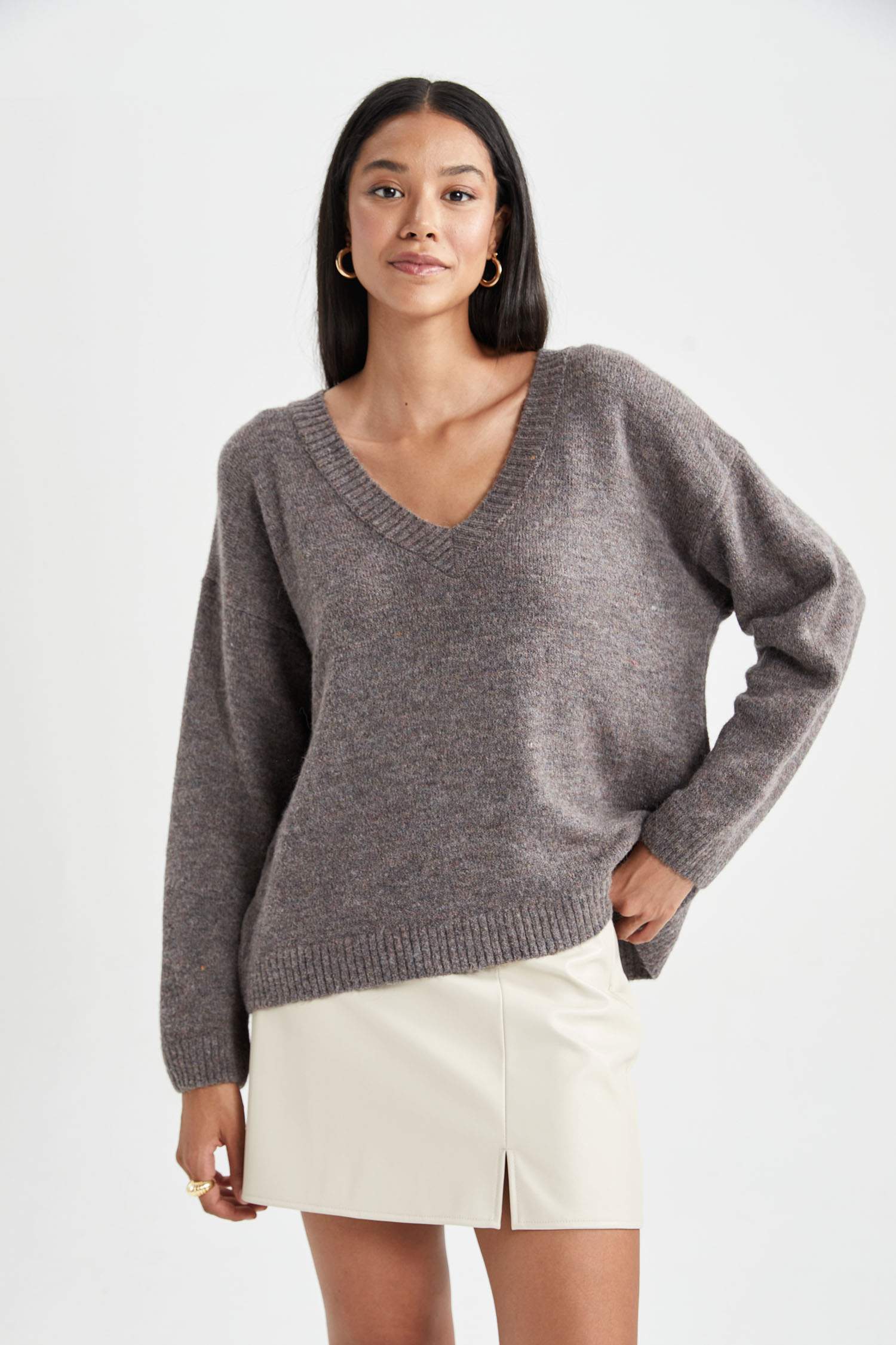 Beige WOMAN Relax Fit V-Neck Pullover 2930828 | DeFacto