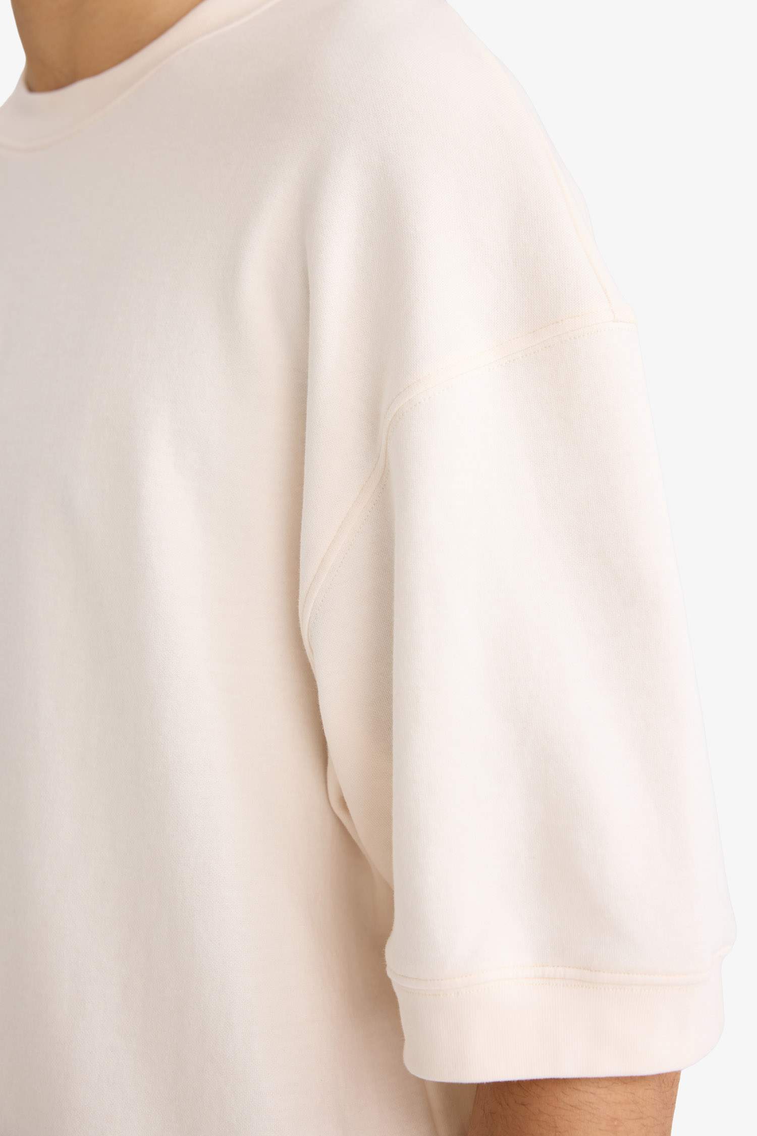 Ecru MAN Loose Fit Crew Neck Short Sleeve T-Shirt 3442028 | DeFacto