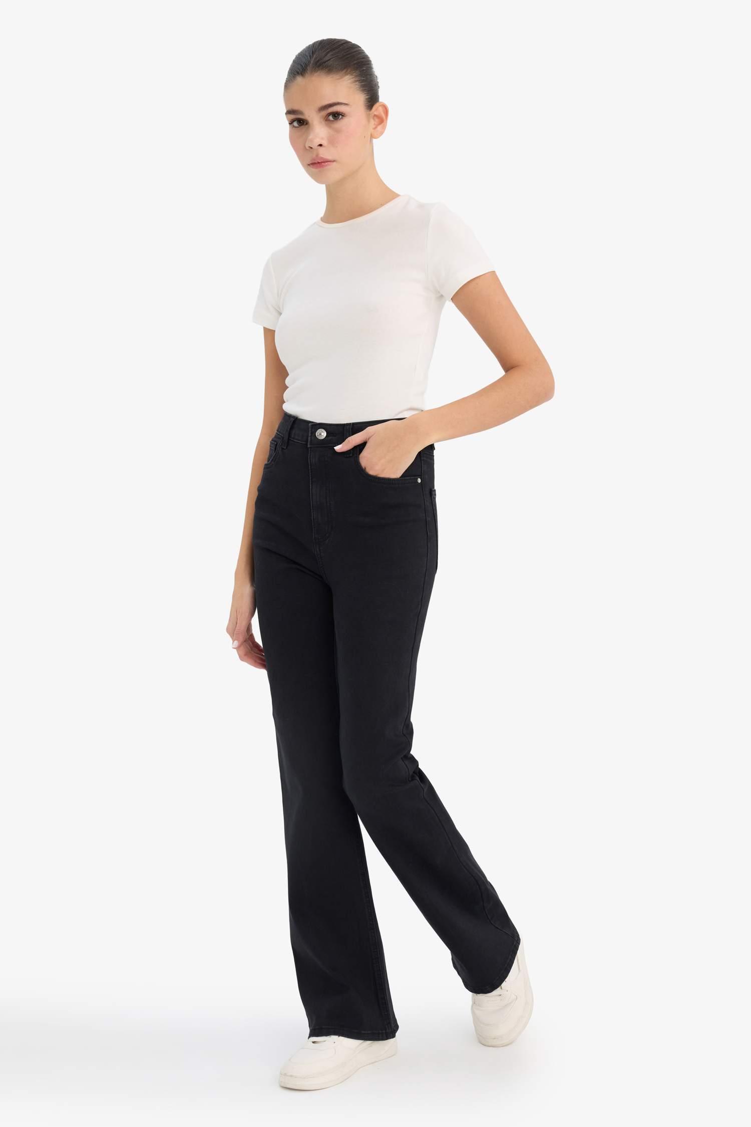Black Woman Mia Flare Fit Normal Waist Long Jeans 3376173 | DeFacto