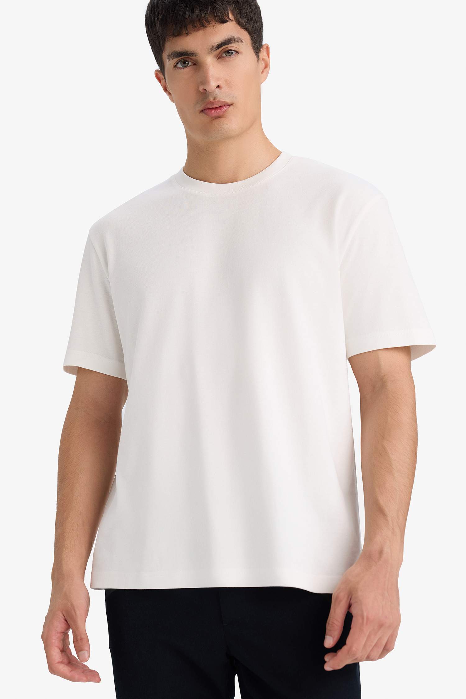 White MAN Regular Fit Crew Neck Short Sleeve T-shirt 3375664 | DeFacto