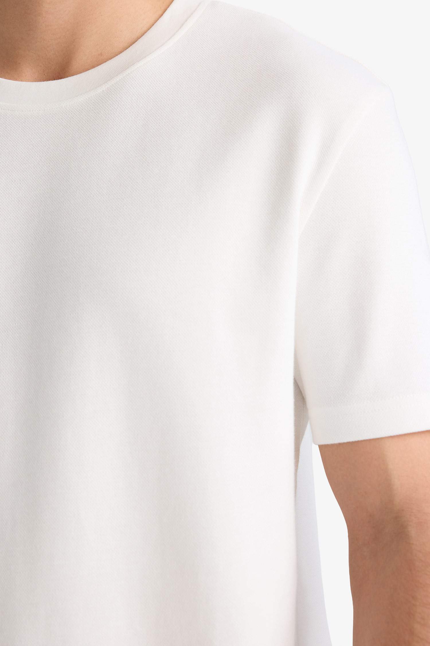 White MAN Short Sleeve T-shirt 3445440 | DeFacto