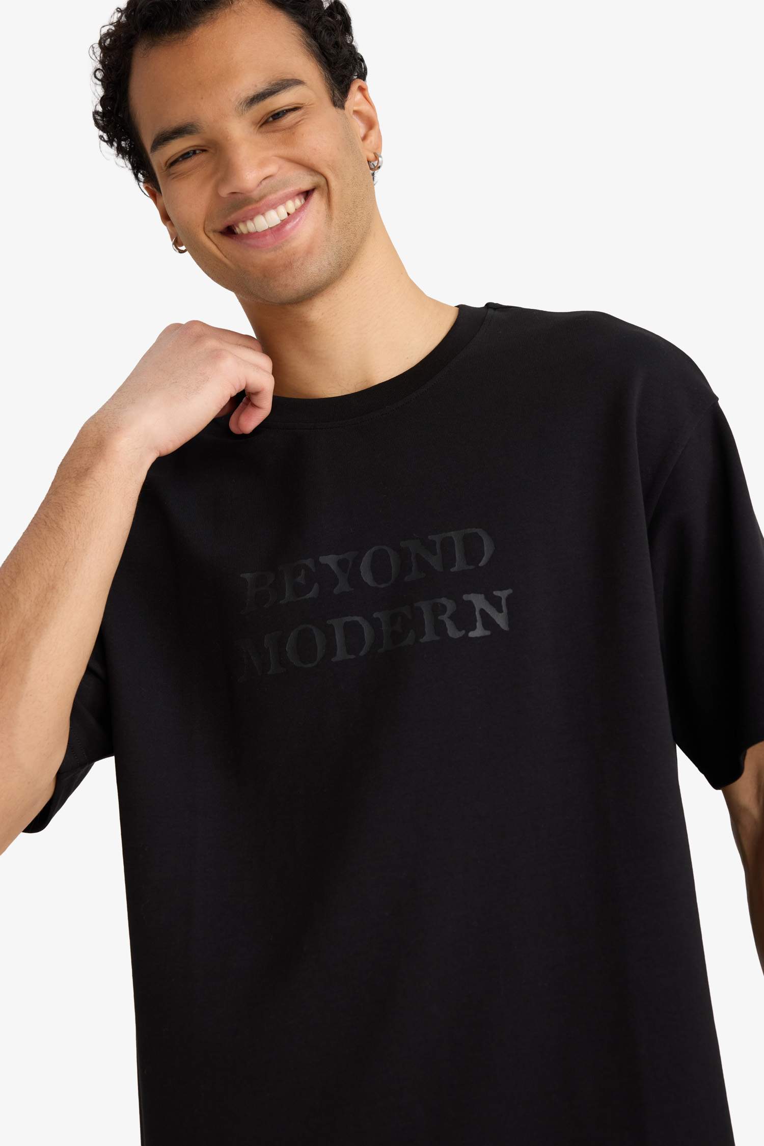 Black MAN Boxy Fit Crew Neck Short Sleeve T-Shirt 3374385 | DeFacto