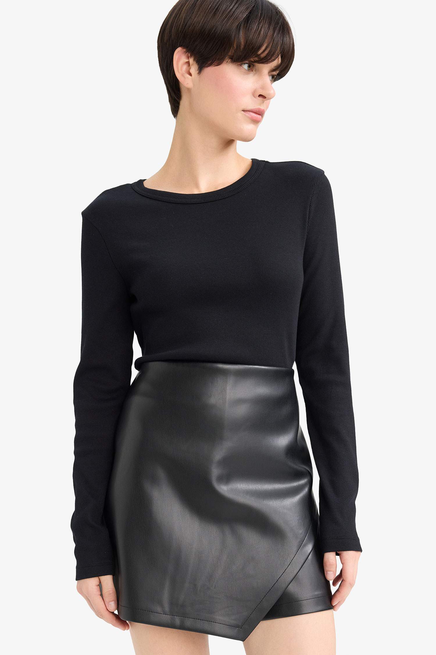 Black WOMAN Faux Leather High Waist Shorts 3377455 | DeFacto