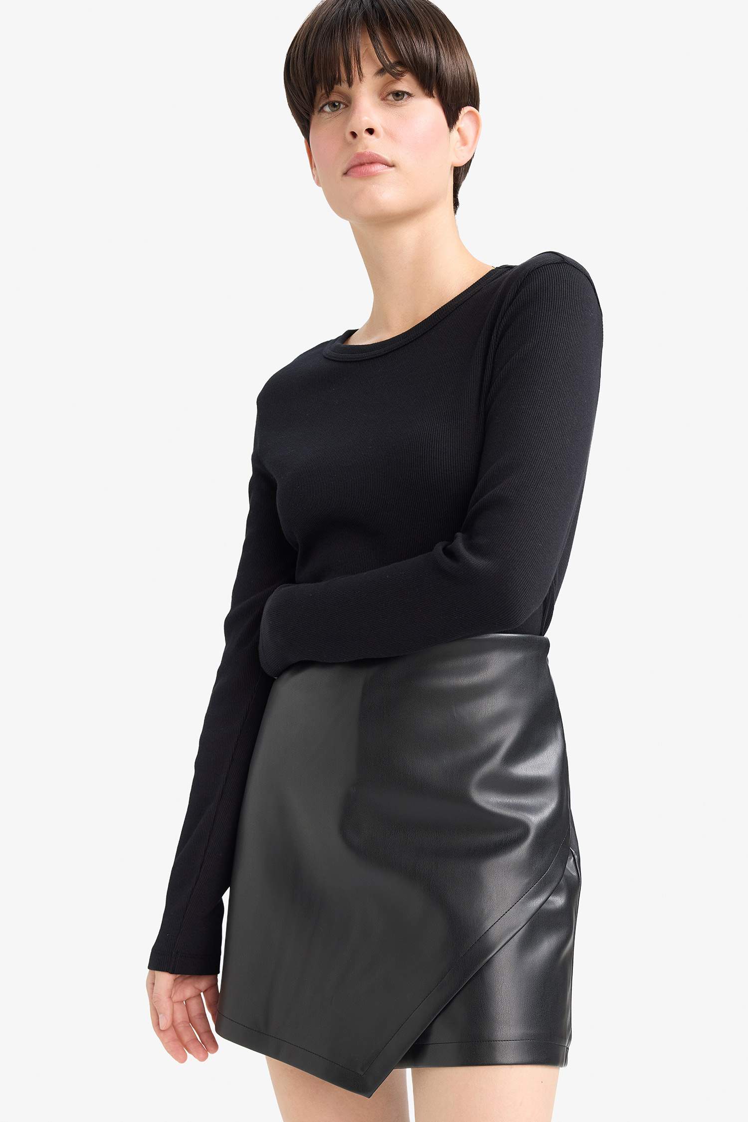 Black WOMAN Faux Leather High Waist Shorts 3377455 | DeFacto