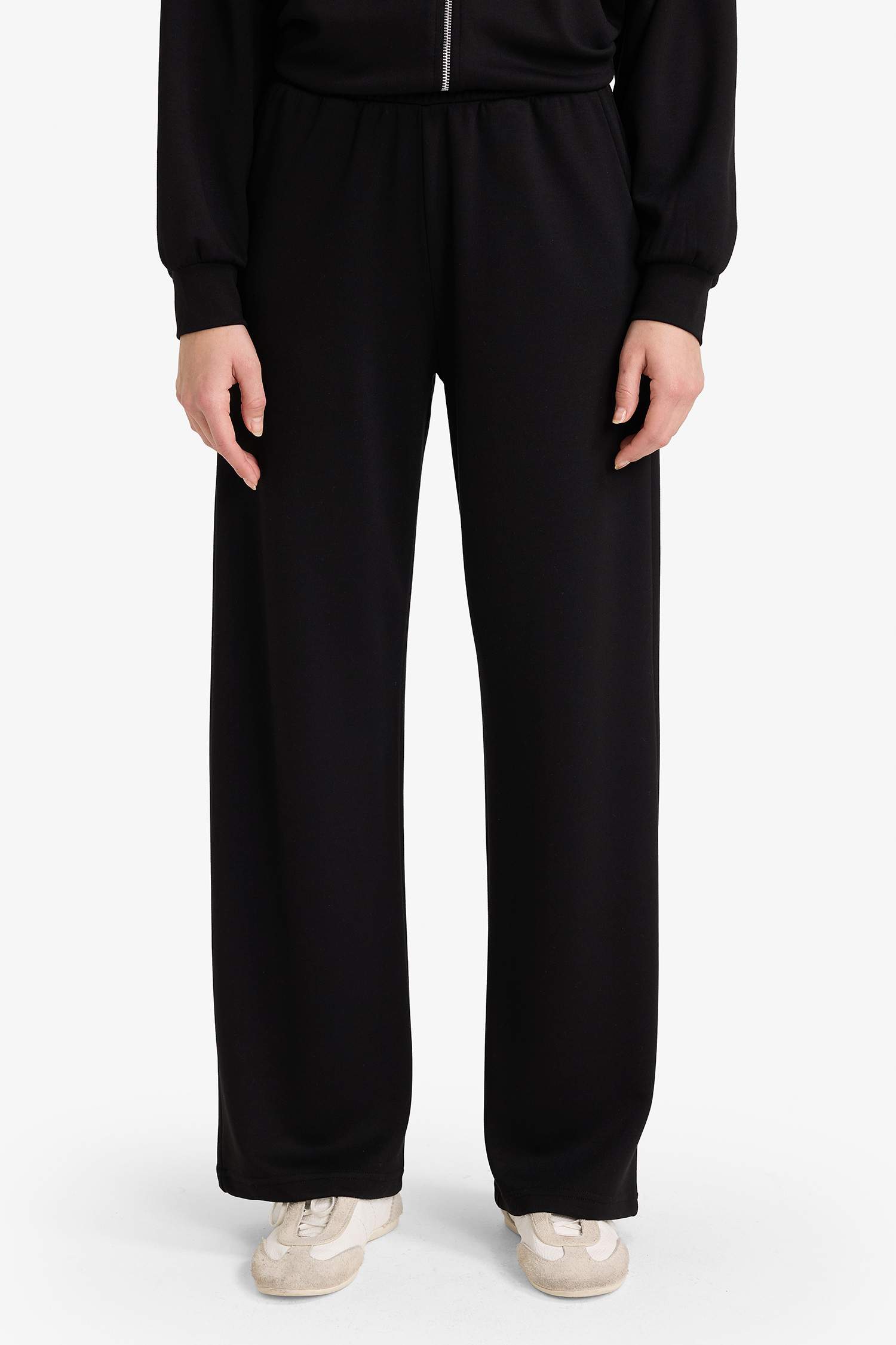 Black WOMAN Straight Fit Basic Trousers 3444429 | DeFacto