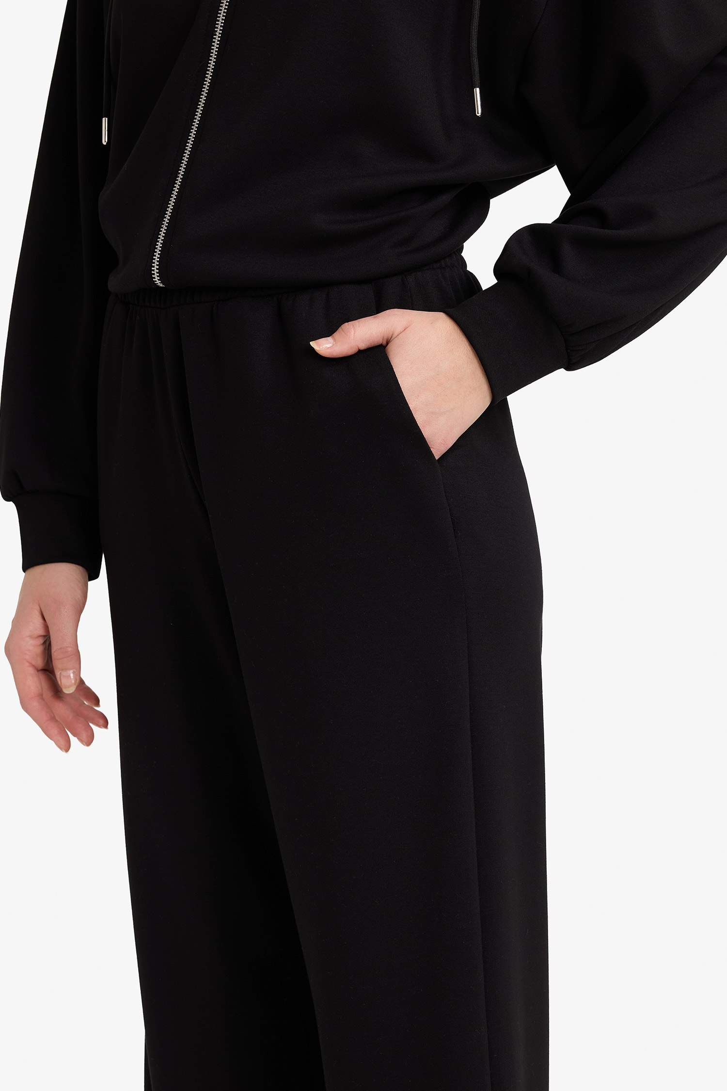 Black WOMAN Straight Fit Basic Trousers 3444429 | DeFacto